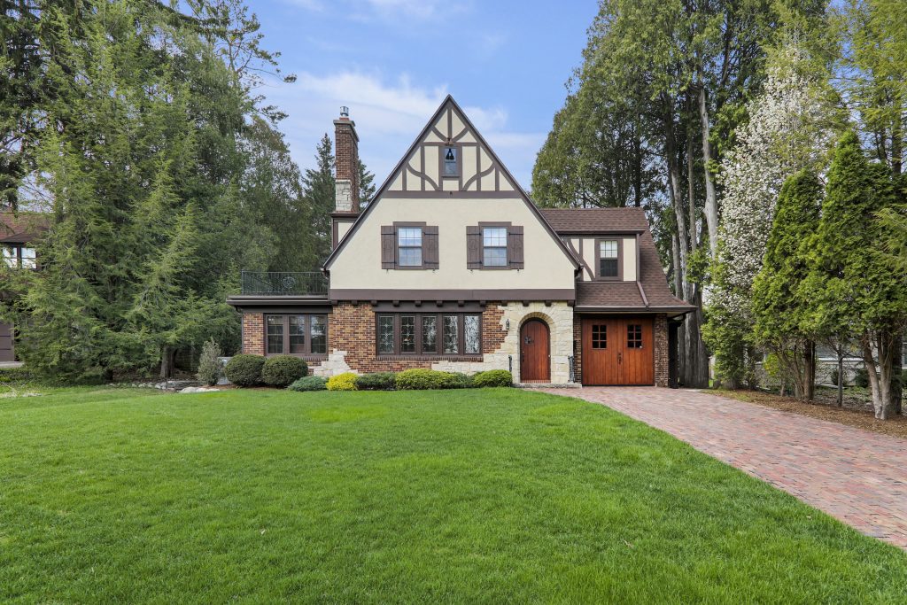 4226 Waban Hill, Madison – Susan Stoehr Homes