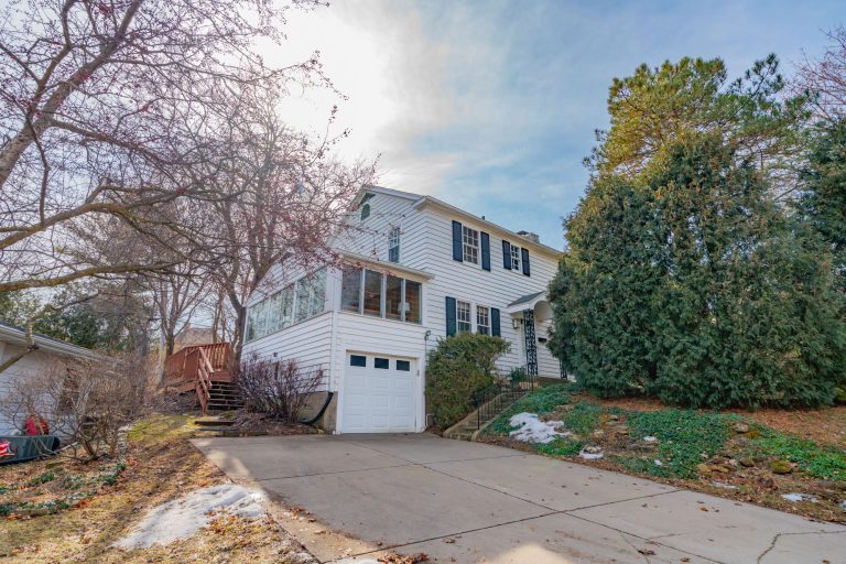 701 Huron Hill – Susan Stoehr Homes